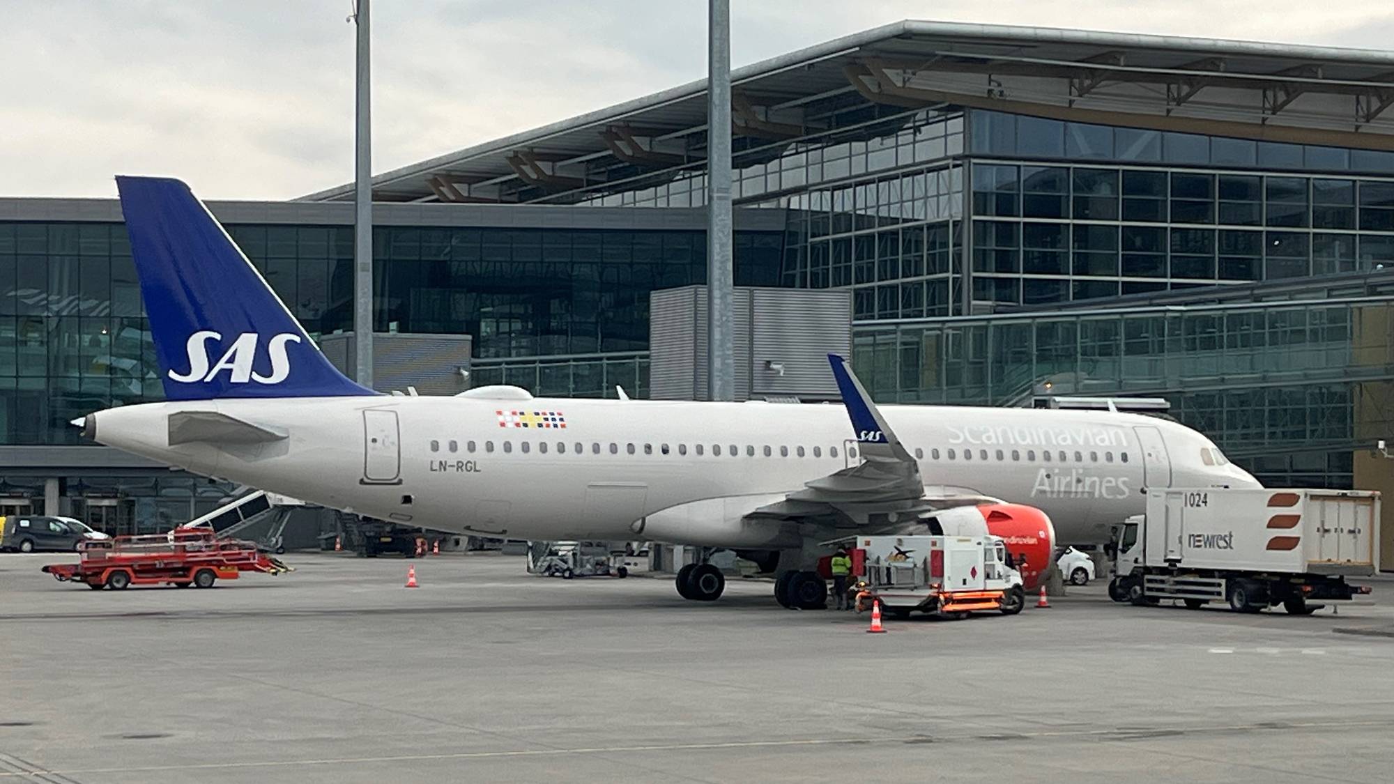 SAS bryter arbeidsmiljøloven: Nå må selskapet betale – NRK Norge ...