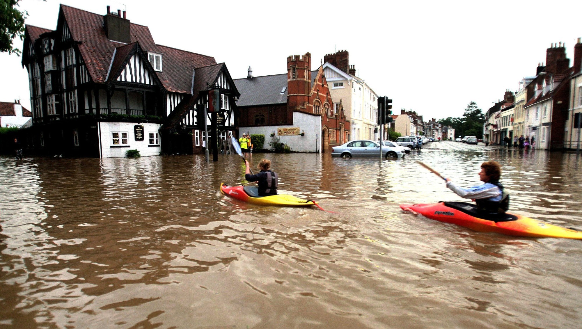 Flom i England – NRK Urix – Utenriksnyheter og -dokumentarer