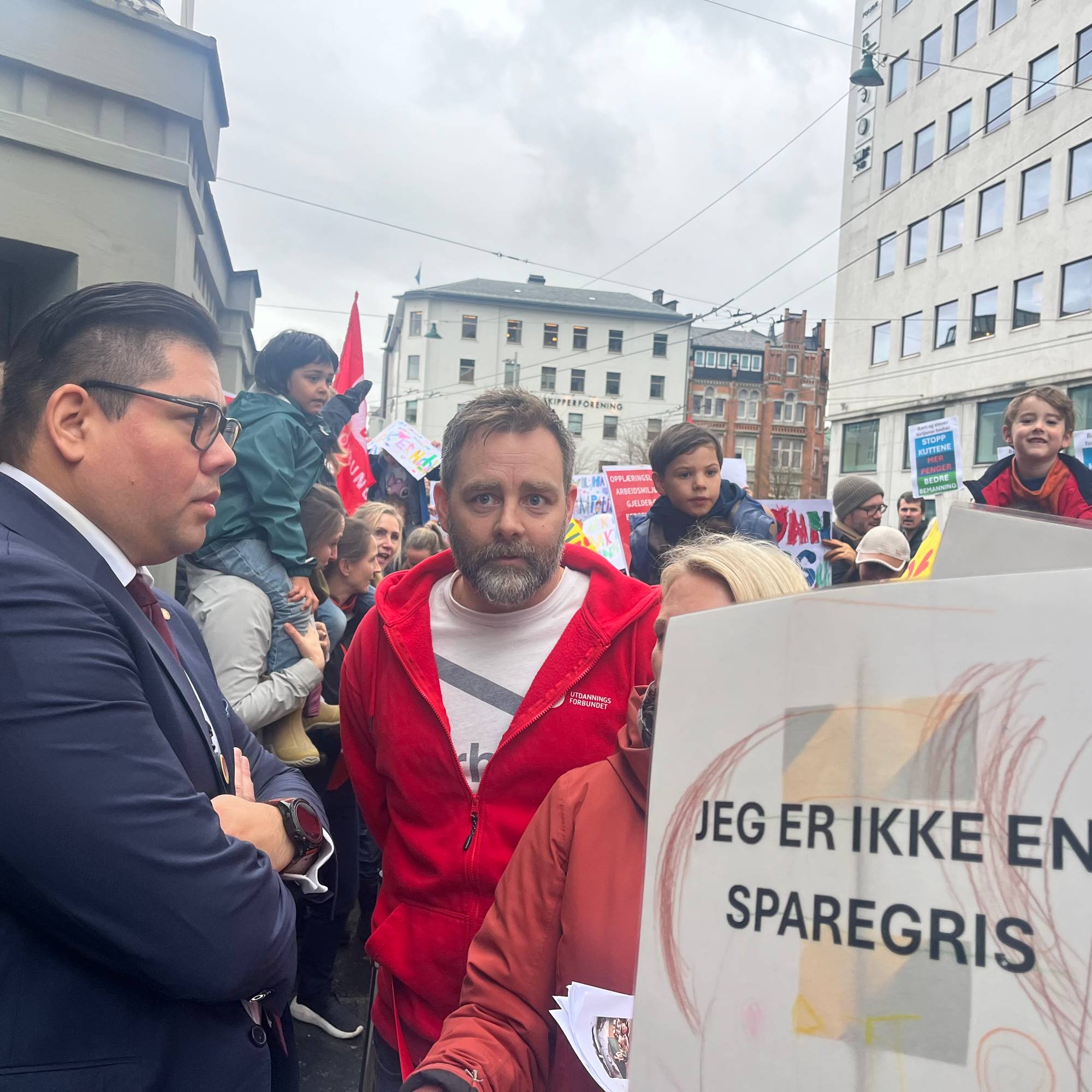 Byrådet i Bergen legg fram budsjettet for 2025: Vil auke SFO-prisen og legge ned skule – NRK ...