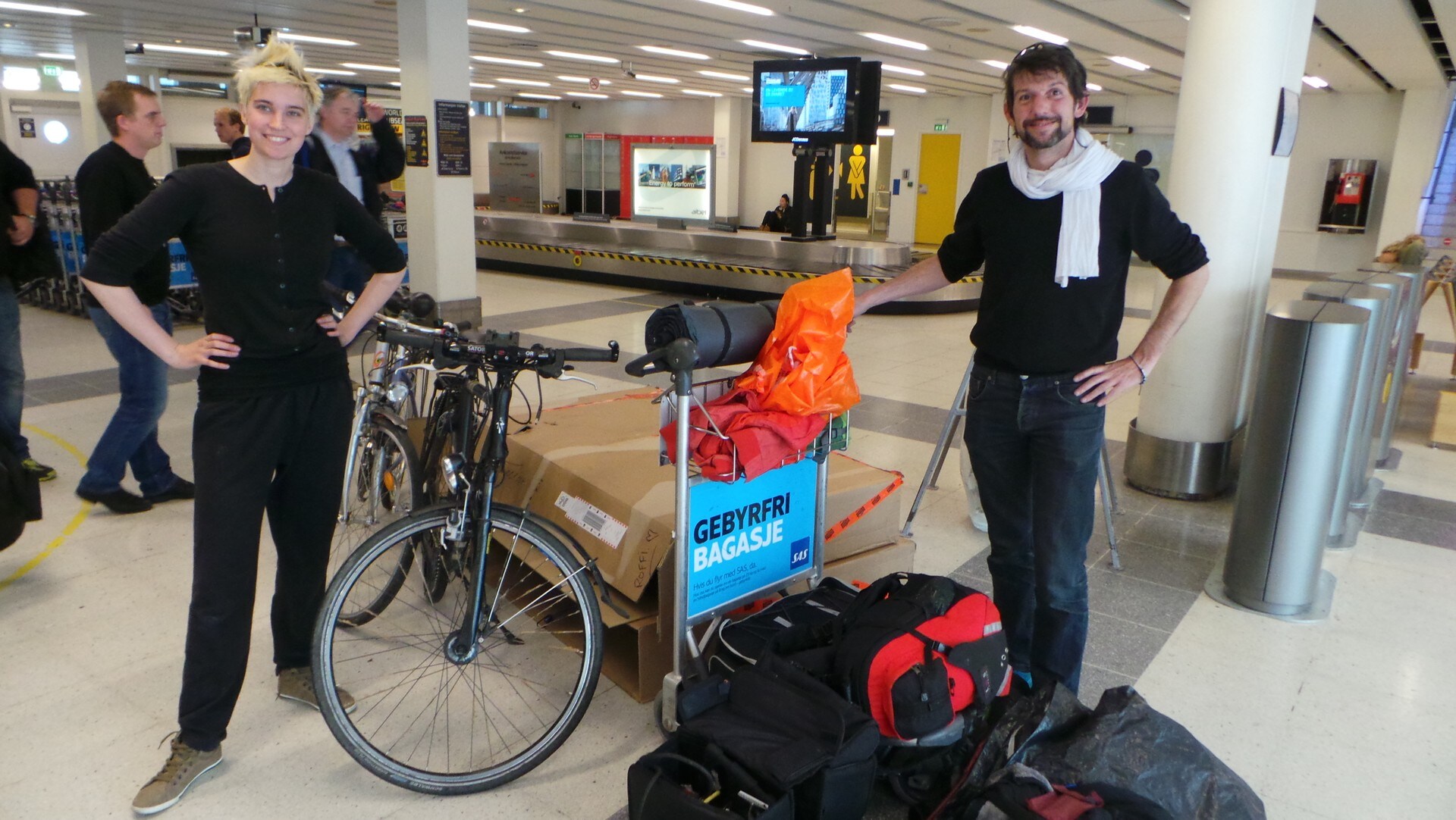 Slo opp telt på flyplass – NRK