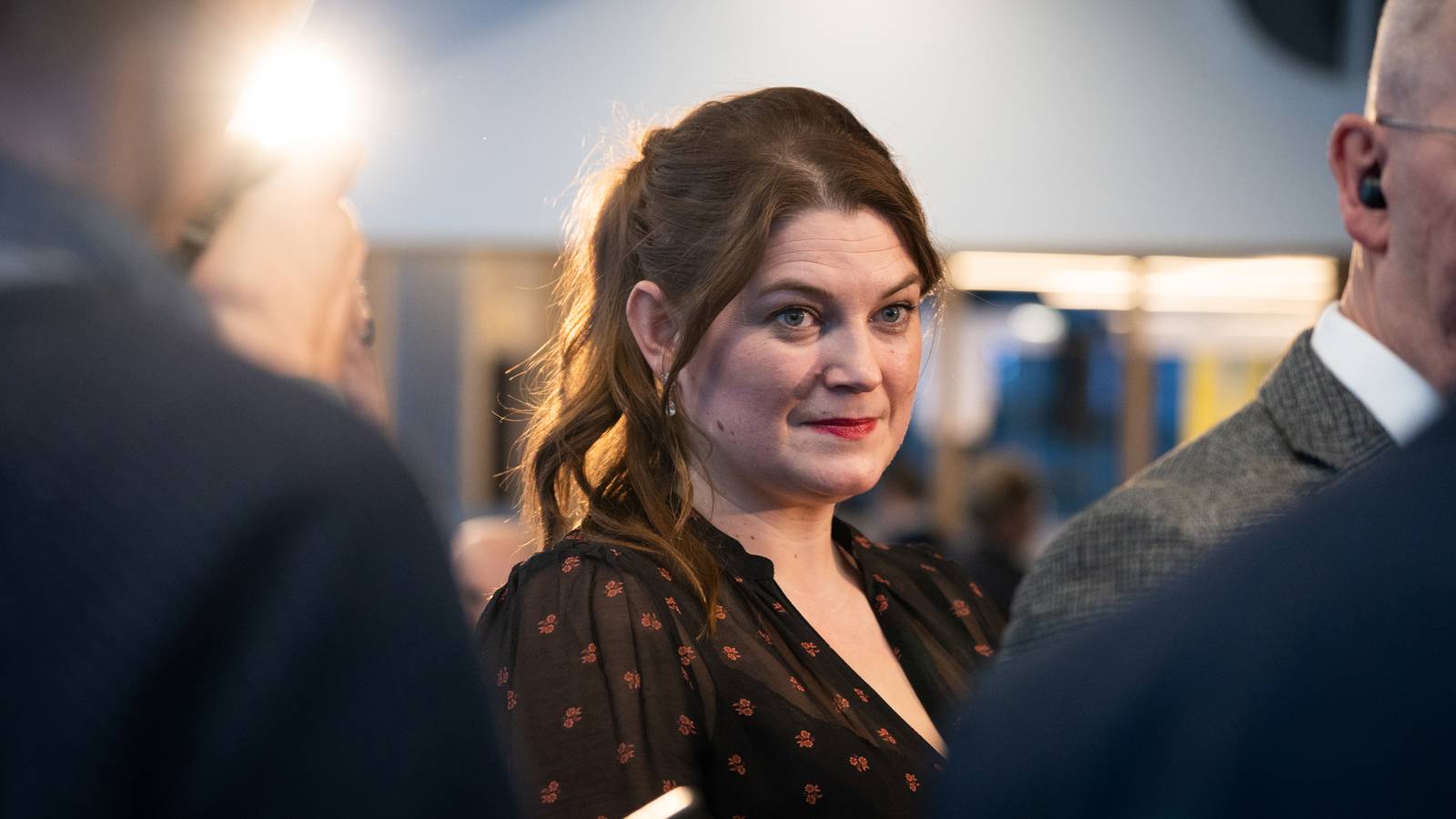 Regjeringen vil ikke blande seg inn i Morrows pengeforhandlinger – NRK ...