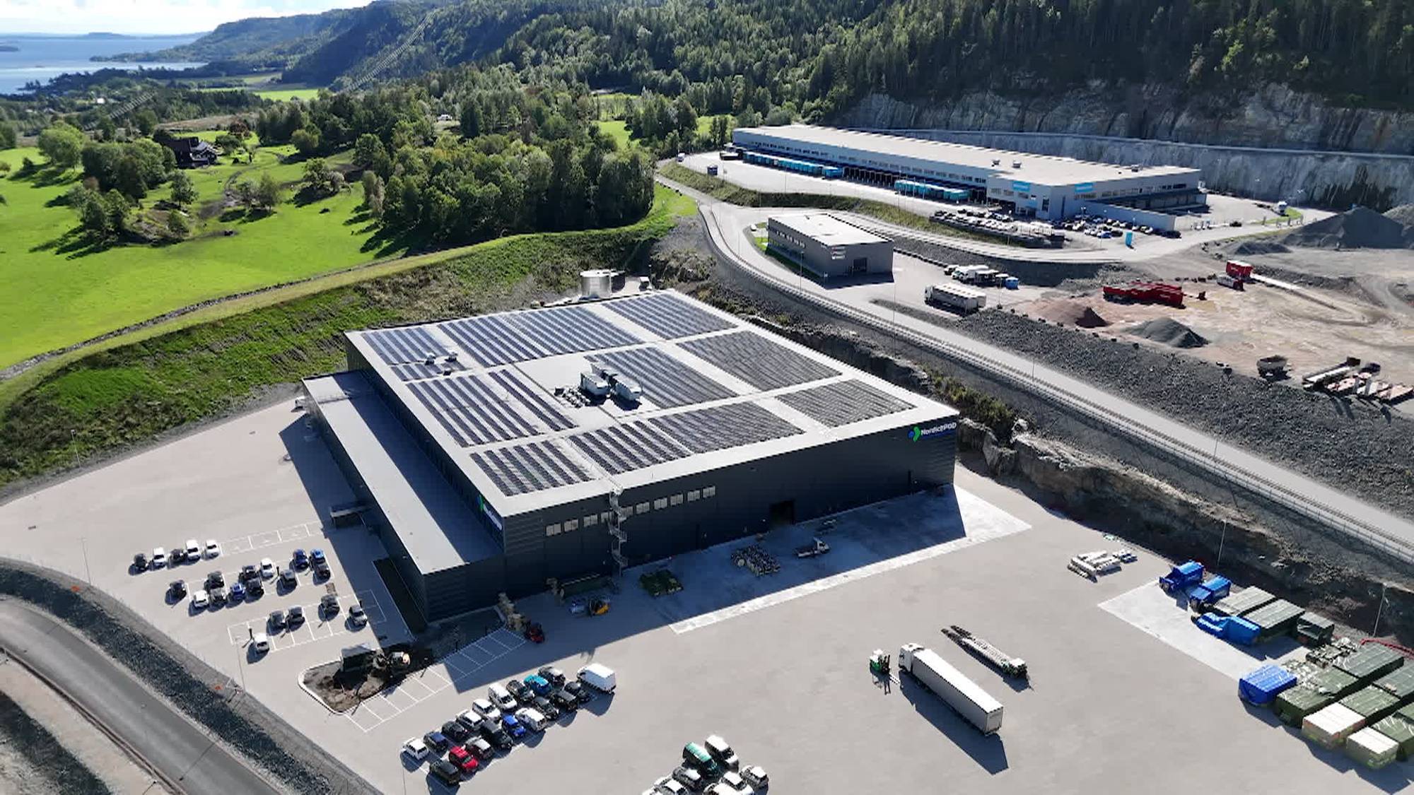 Ny fabrikk åpnet i Sande: Håper på 100 nye ansatte – NRK Vestfold og ...