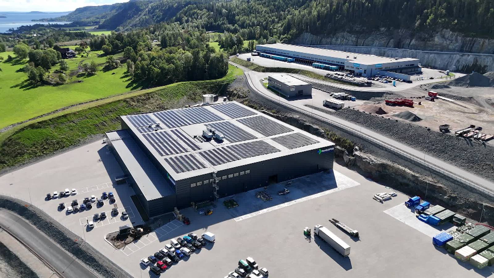 Ny fabrikk åpnet i Sande: Håper på 100 nye ansatte – NRK Vestfold og Telemark – Lokale nyheter ...