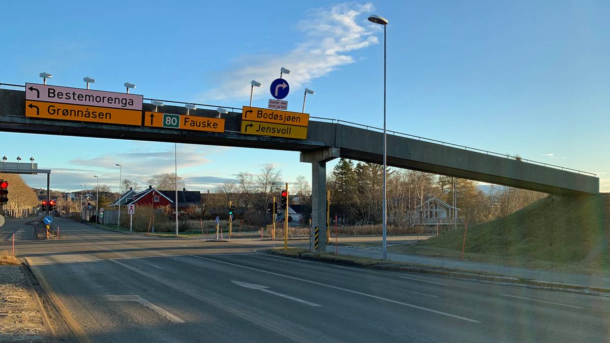 Statens vegvesen reparerer gangbrua over rv. 80 på Grønnåsen i Bodø – NRK Nordland