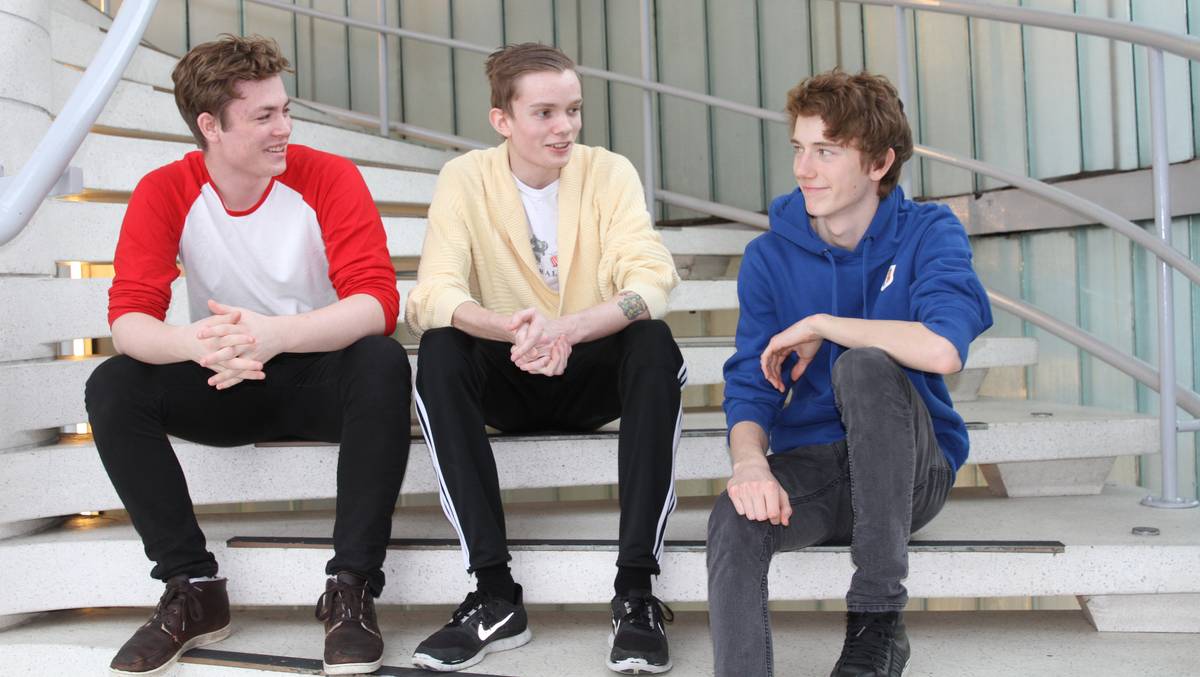 Samler inn penger med egen direktesending – NRK Vestland