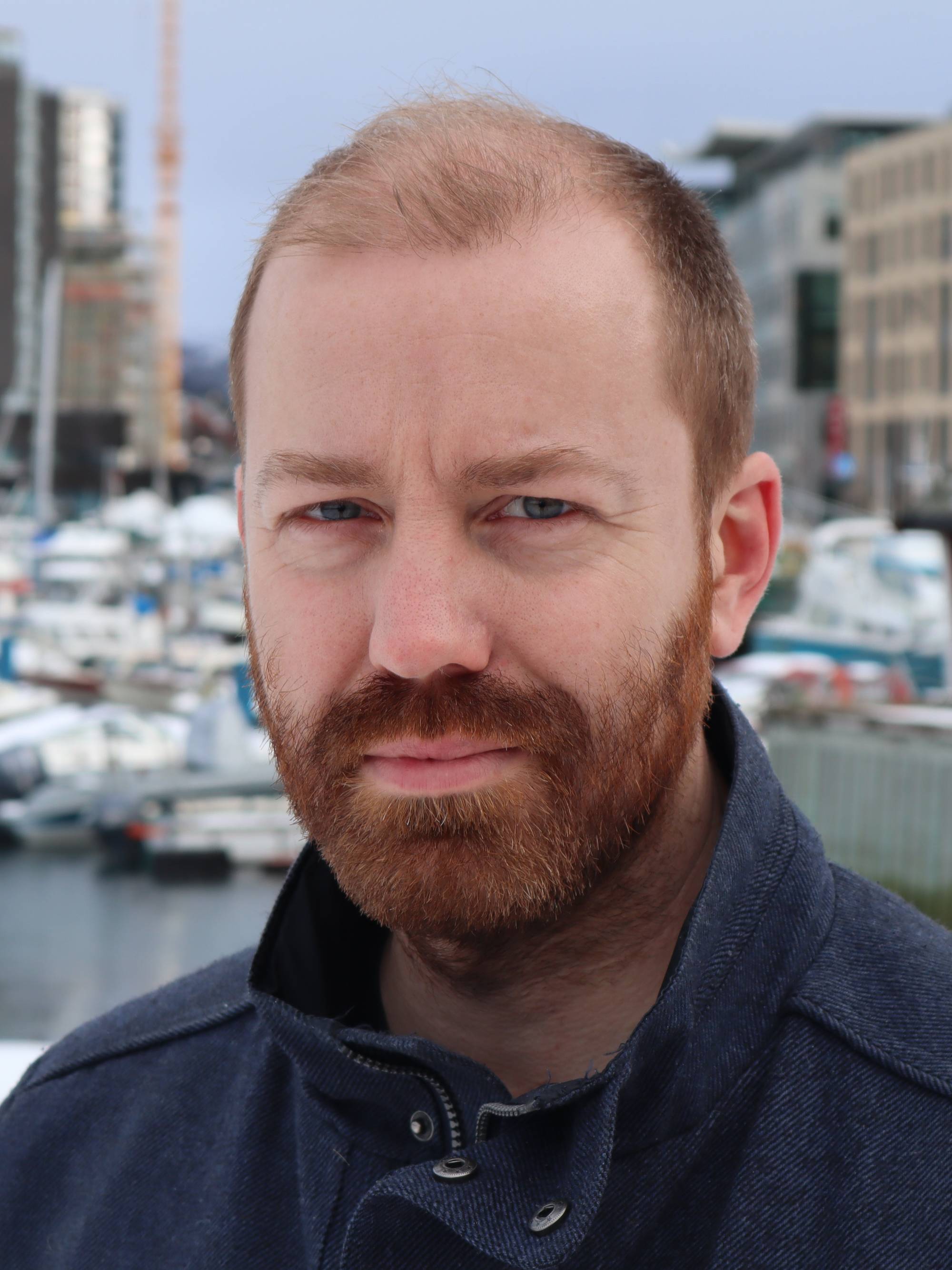 MDG-leder Une Bastholm med støtte til flyselskap Widerøe i togreklame ...