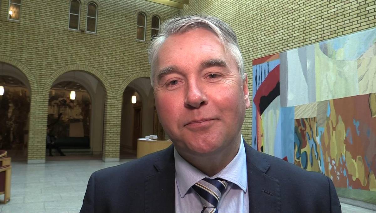Trond Helleland (H) mener Jonas Gahr Støre (Ap) møter seg selv i døra ...