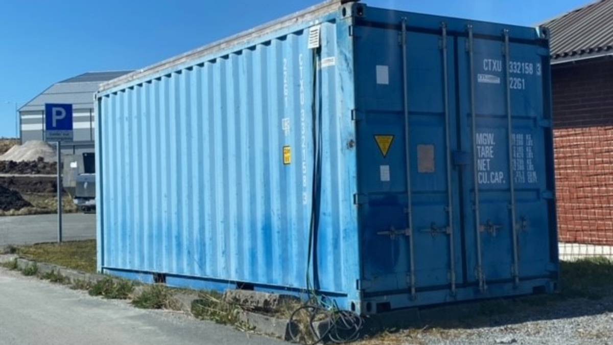 Lastebil mista container – NRK Trøndelag – Lokale nyheter, TV og radio