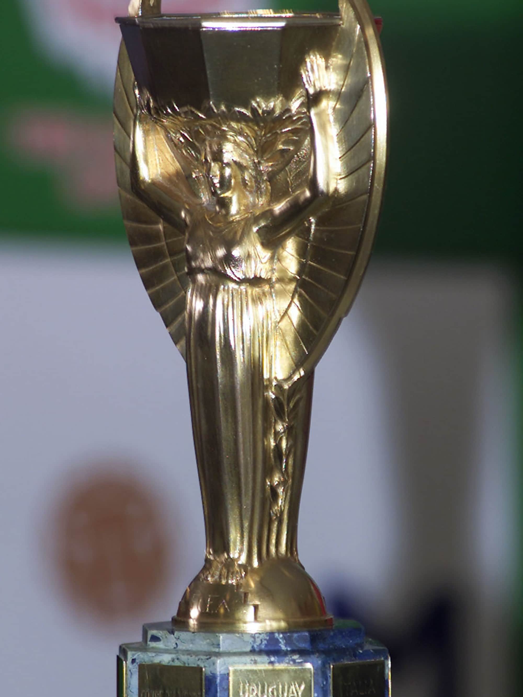 VM-pokal med 11 kg kokain – NRK Fotball – Nyheter, tabeller og resultater