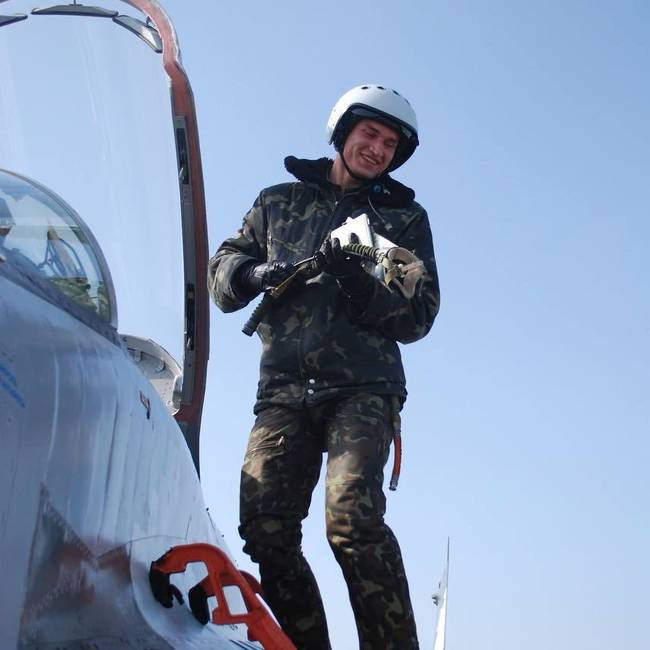 Ukrainsk F-16-fly styrtet og flygeren drept under et russisk rakett- og ...