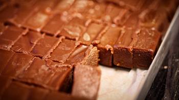 Slik lager du fudge til jul – NRK Mat – Oppskrifter og inspirasjon