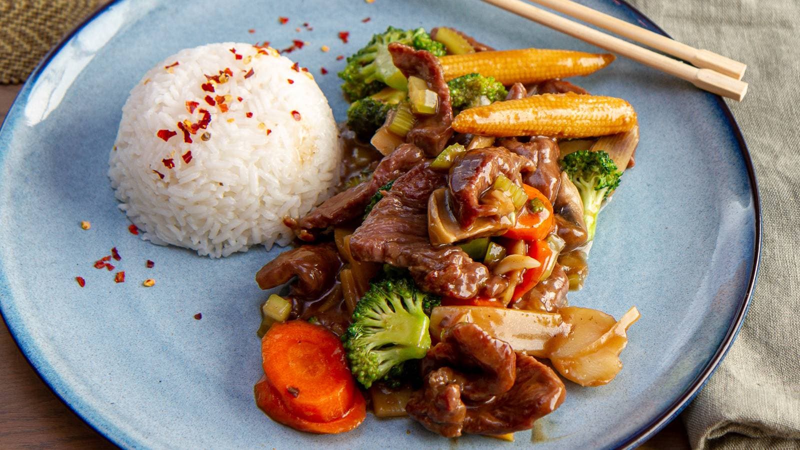 Kinesisk-amerikansk biff chop suey – NRK Mat – Oppskrifter og inspirasjon