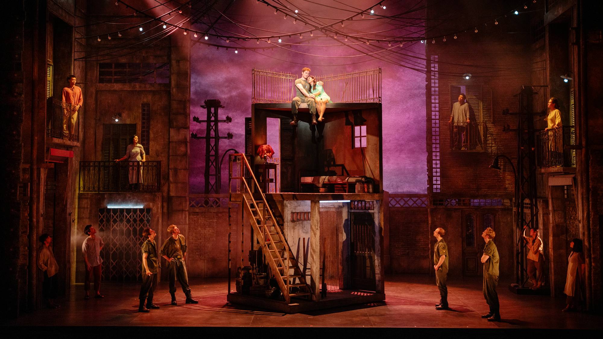 Anmeldelse: «Miss Saigon» ved Folketeateret, Oslo – Anmeldelser og ...