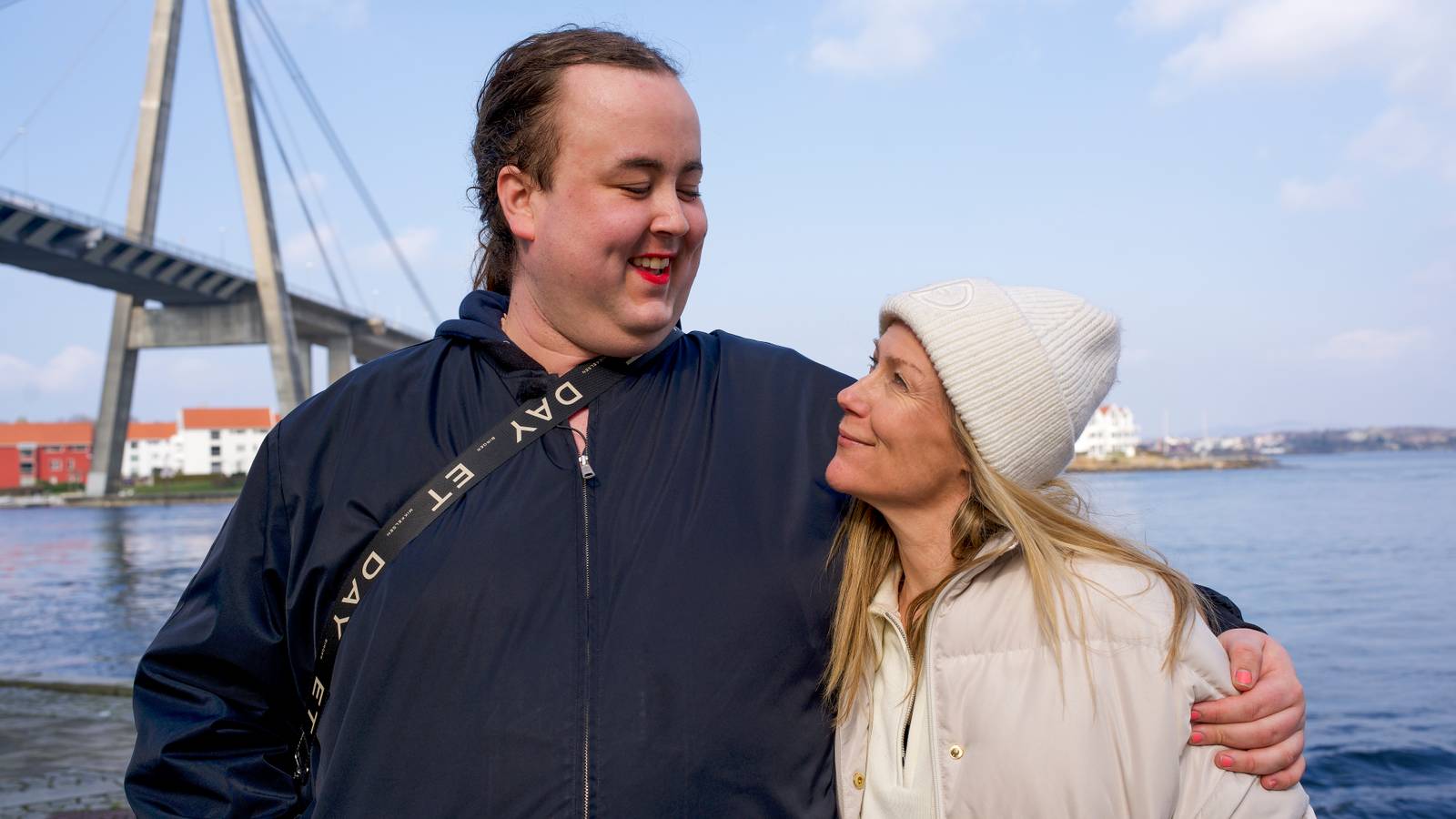 Helene Sandvig sjekker ut transkvinner på NRK – Programomtaler