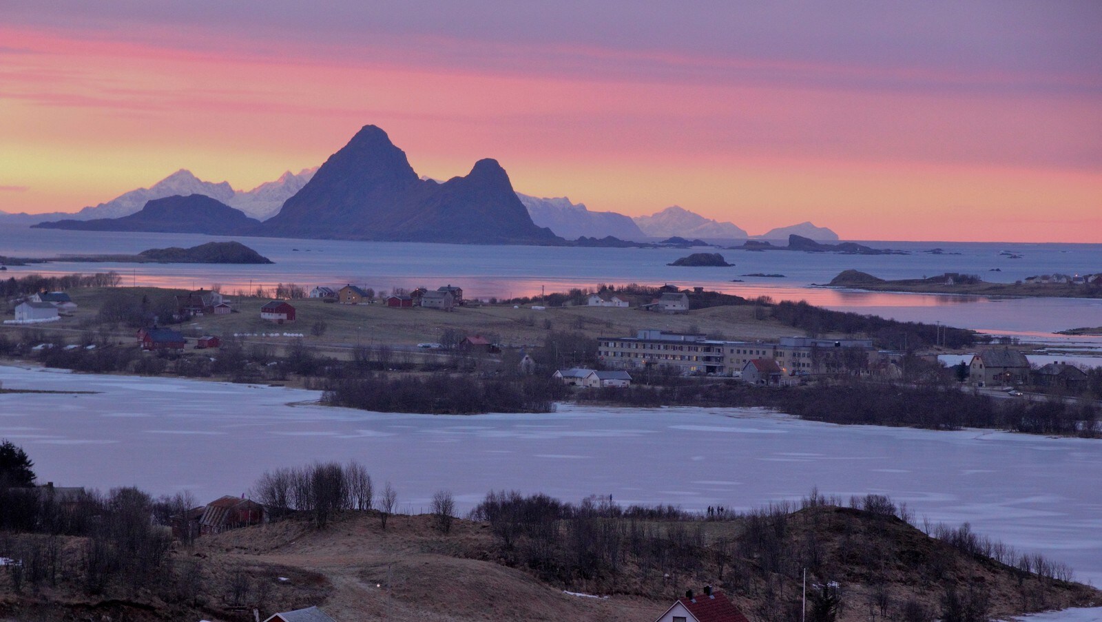Kan bli full storm på Helgeland – NRK Nordland