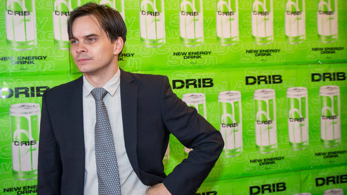 Talentpris til filmregissør Kristoffer Borgli – Siste nytt – NRK