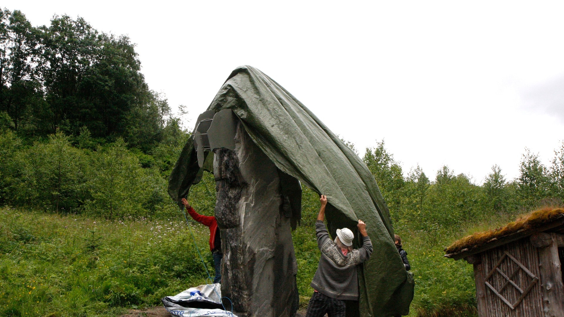 Hans Jakob Reite og Gunnar Torvund om Fridtjov Urdal-statuen – NRK