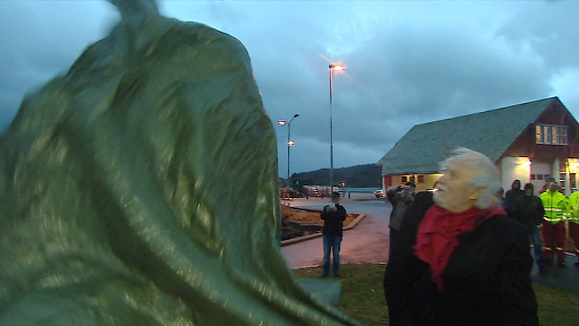 Oddvar Torsheim fekk jord og statue – NRK Vestland