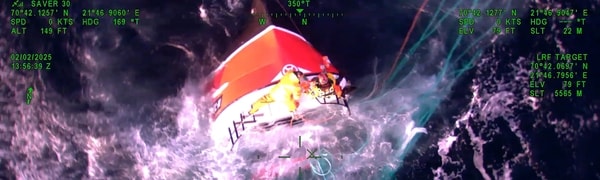 Nok et havari i Finnmark: Mannskap hoppet i havet utenfor Honningsvåg – NRK Troms og Finnmark