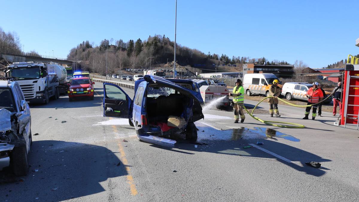 Tre biler i trafikkulykke på Mule – NRK Trøndelag – Lokale nyheter, TV og radio