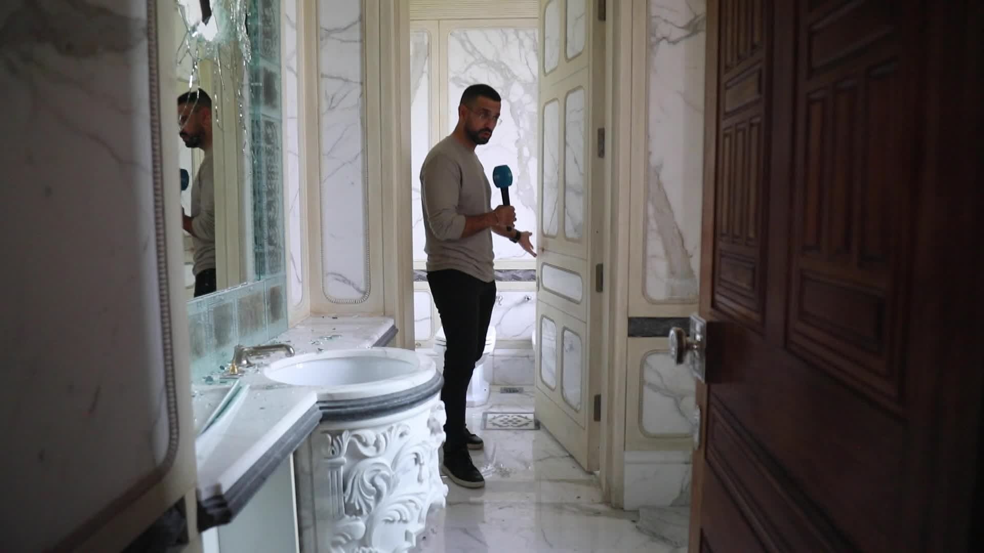 Eksklusiv NRK-video: Se innsiden av Assads palass – NRK