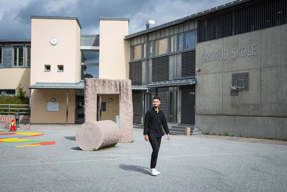 Jawad Raja sier han ble presset til samvær med sin voldelige far av ...