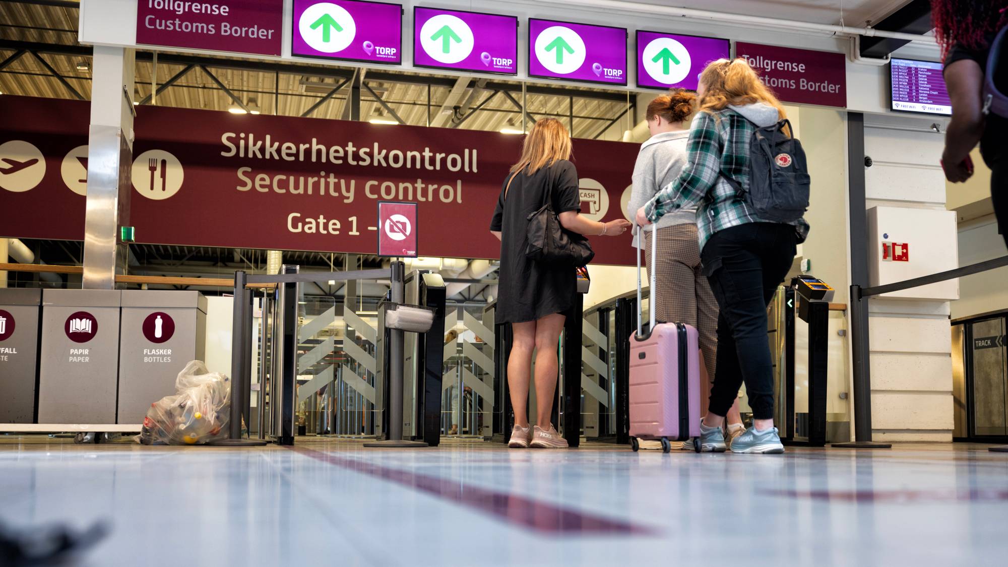 Tar med feil legitimasjon på flyplassen - nektes å reise – NRK Vestfold ...