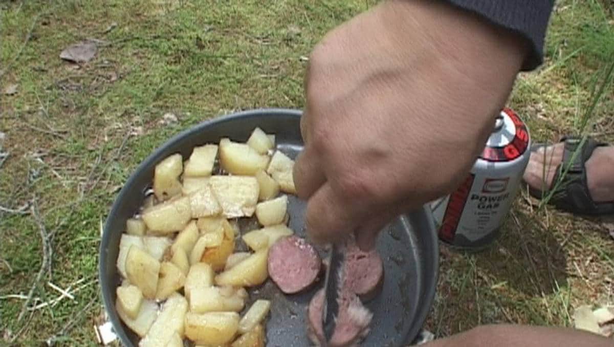 Pølsa, poteta og stormkjøkken – NRK Vestland