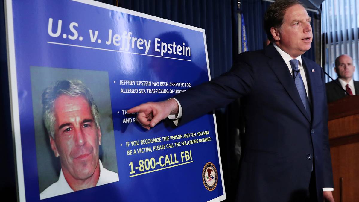 Jeffrey Epstein funnet død på cella – NRK Urix – Utenriksnyheter og ...