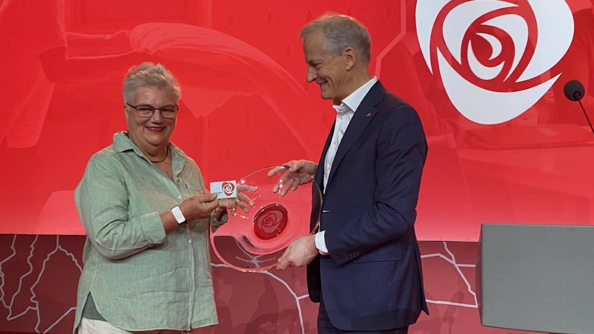 Første kvinnelige stortingspresident avduker ny statue – NRK Buskerud ...