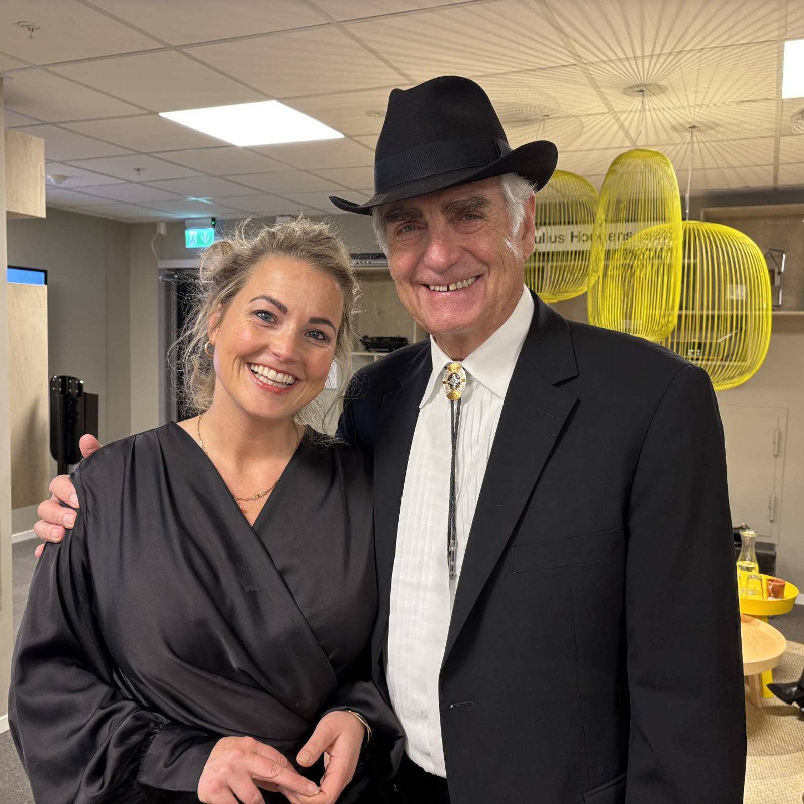 Helene Bøksle og Bjøro Håland gir ut julelåt – NRK Sørlandet – Lokale nyheter, TV og radio