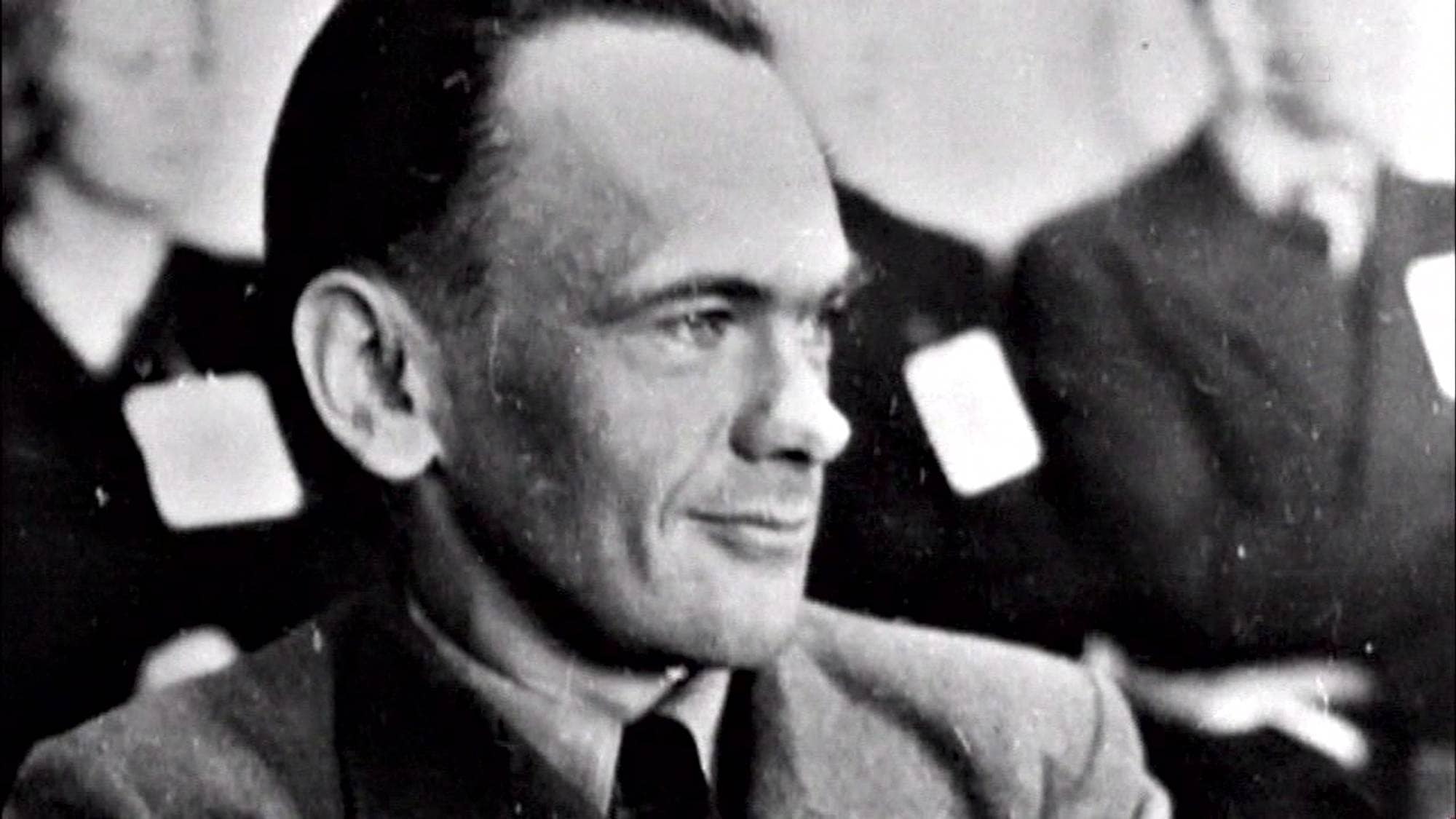 Anmeldelse: «Rasende lys» av Nikolaj Frobenius – NRK Kultur og ...