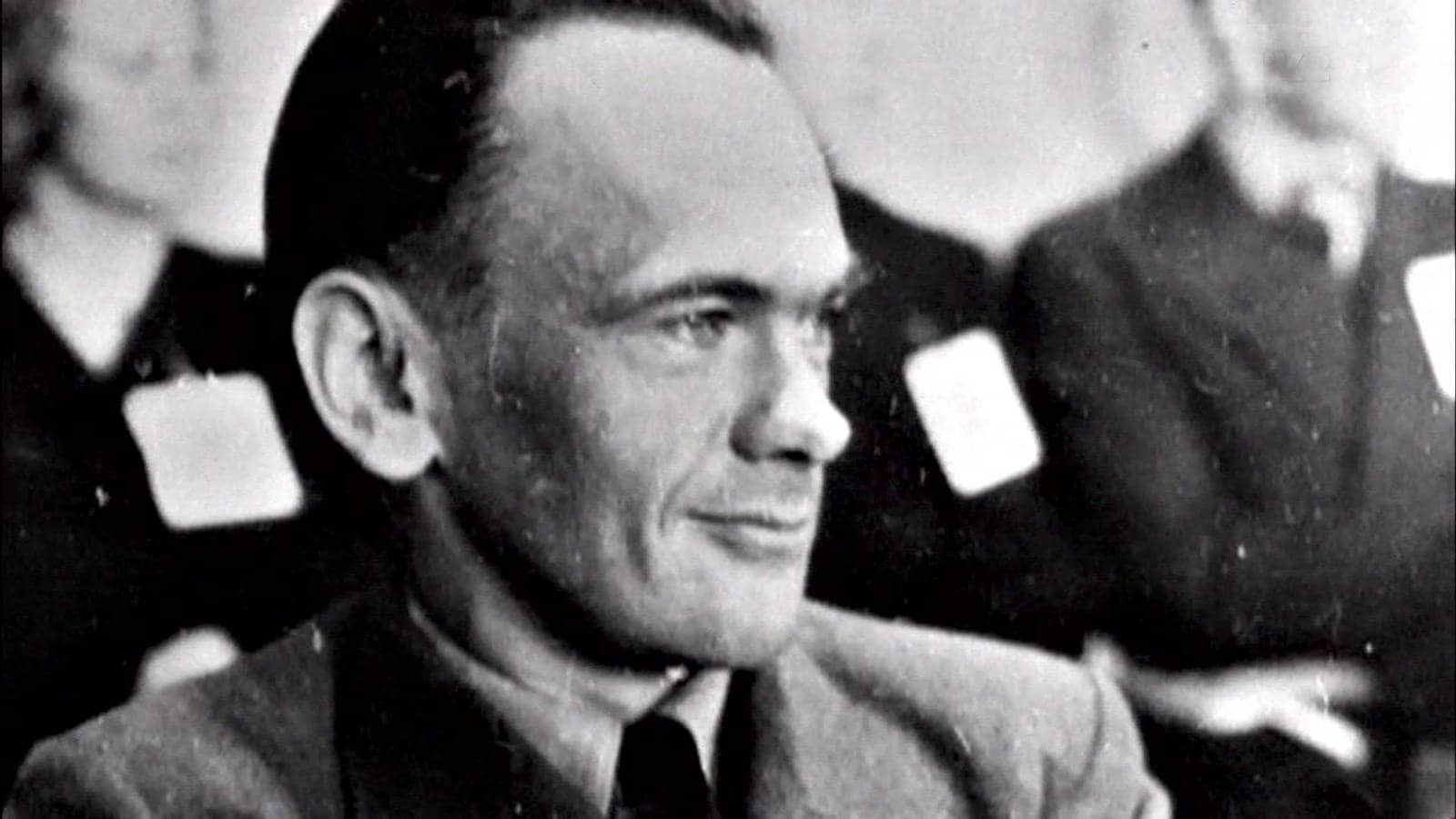 Anmeldelse: «Rasende lys» av Nikolaj Frobenius – NRK Kultur og ...