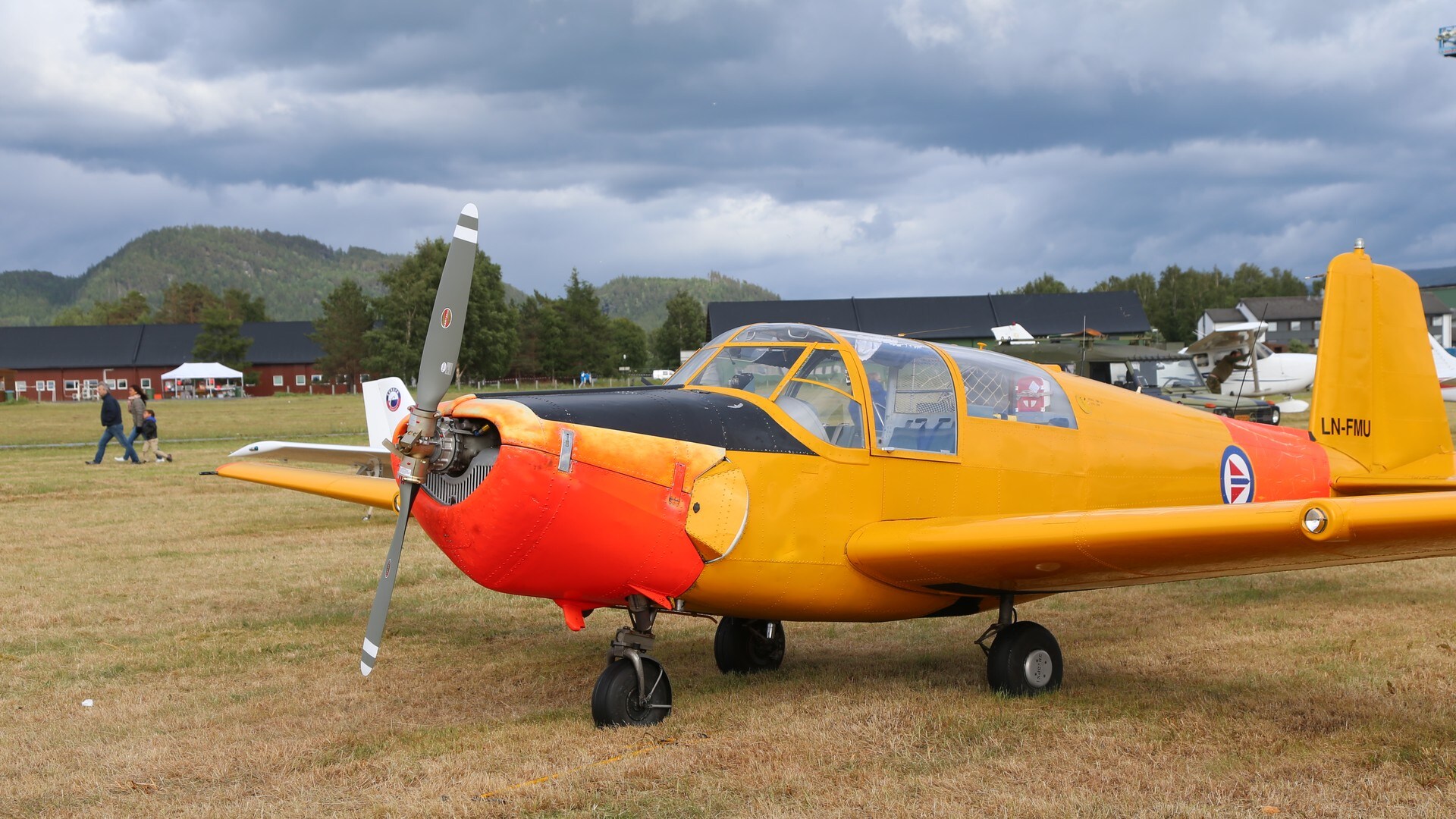 Flyshow på Værnes søndag – NRK
