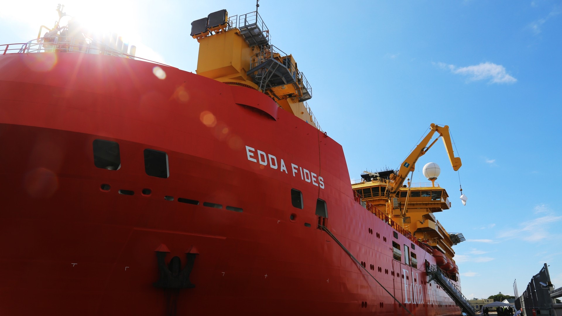 Bli med ombord på oljecruiseskipet Edda Fides – NRK