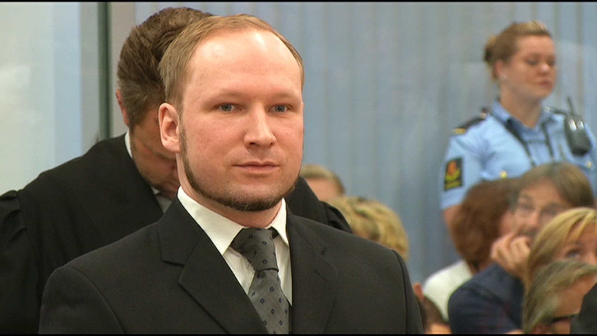 Anders Behring Breivik ankommer retten – NRK