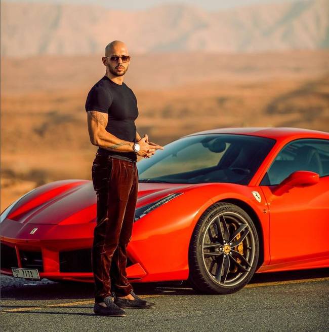 Ble kastet ut – nå er Andrew Tate tilbake – NRK Kultur og underholdning