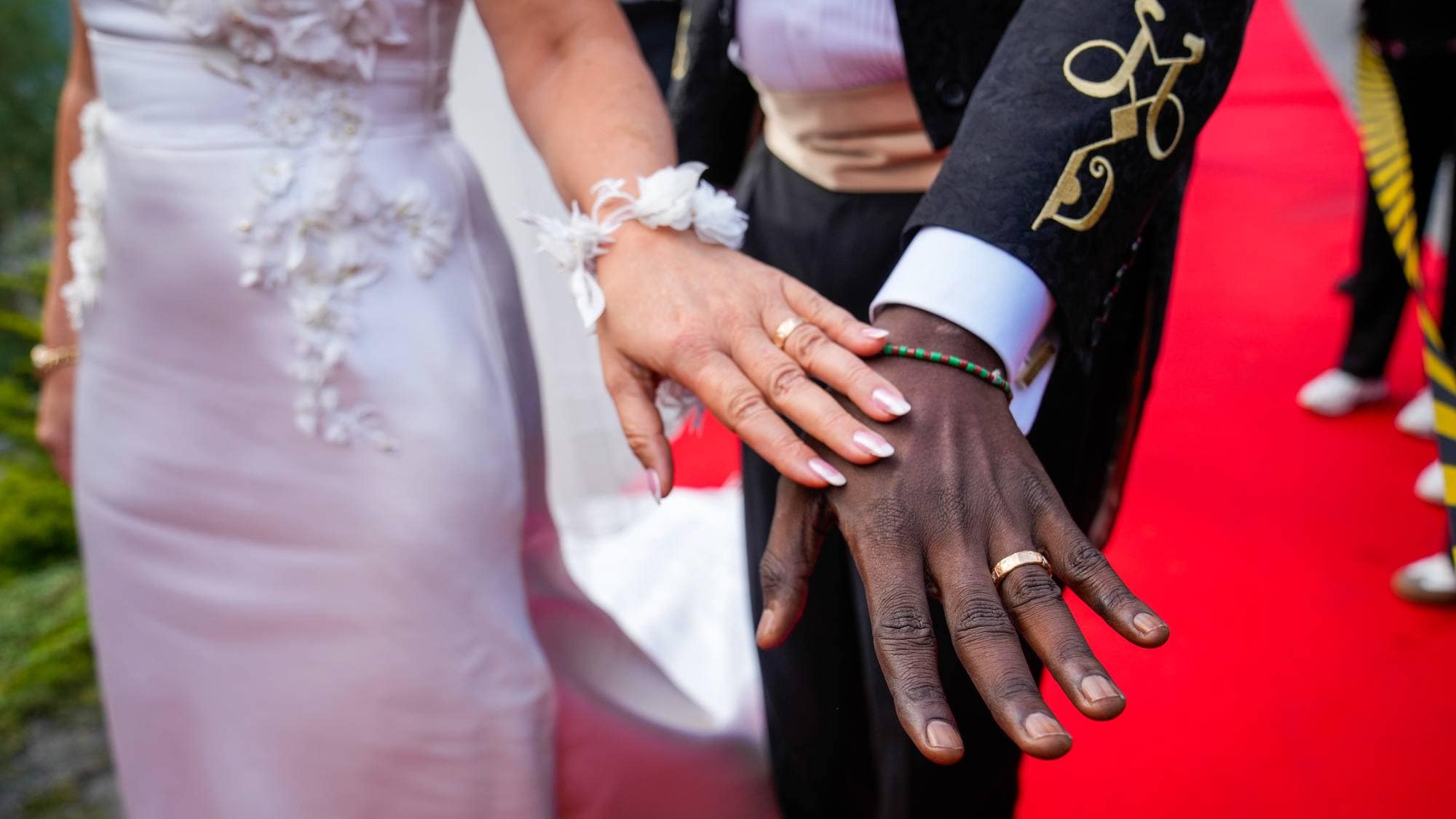 Prinsesse Märtha Louise ble fulgt til alters av datteren – NRK Norge ...