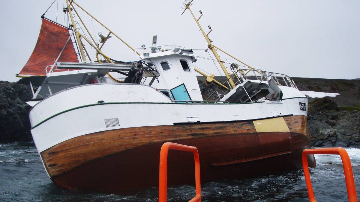 Fiskebåt på grunn – NRK Troms og Finnmark