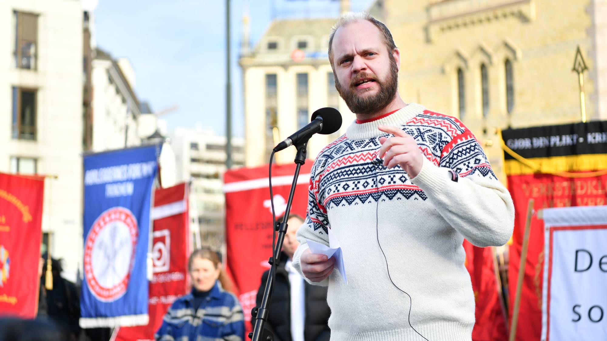 Rødt-politiker Mímir Kristjánsson mener ungdom må skjerpe seg – NRK ... Rødt-politiker Mímir Kristjánsson mener ungdom må skjerpe seg – NRK ...