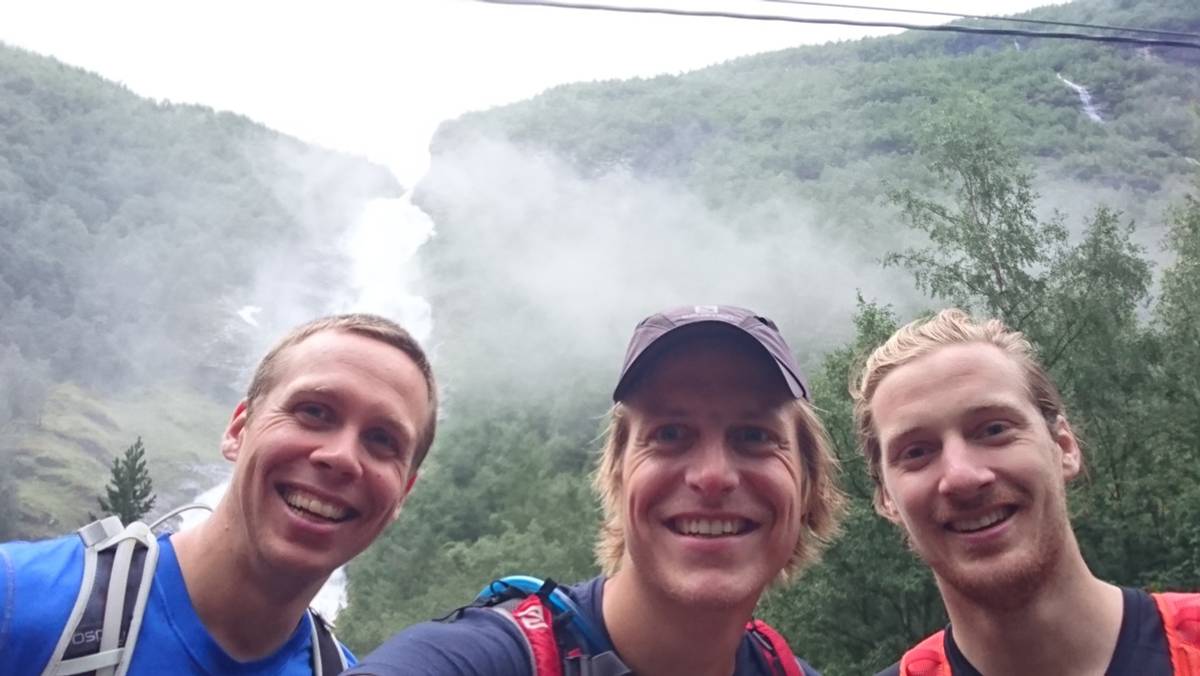 Sprang frå Årdal til Galdhøpiggen på 16 timar – NRK Vestland