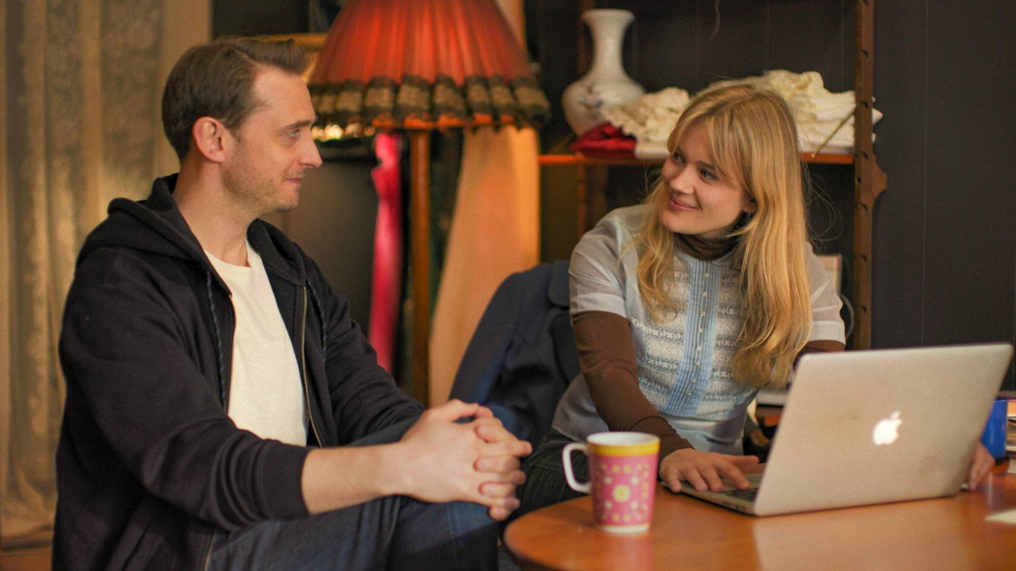 Evy og alltid. Komedie med Malene Wadel om redesign og bryllup i ...