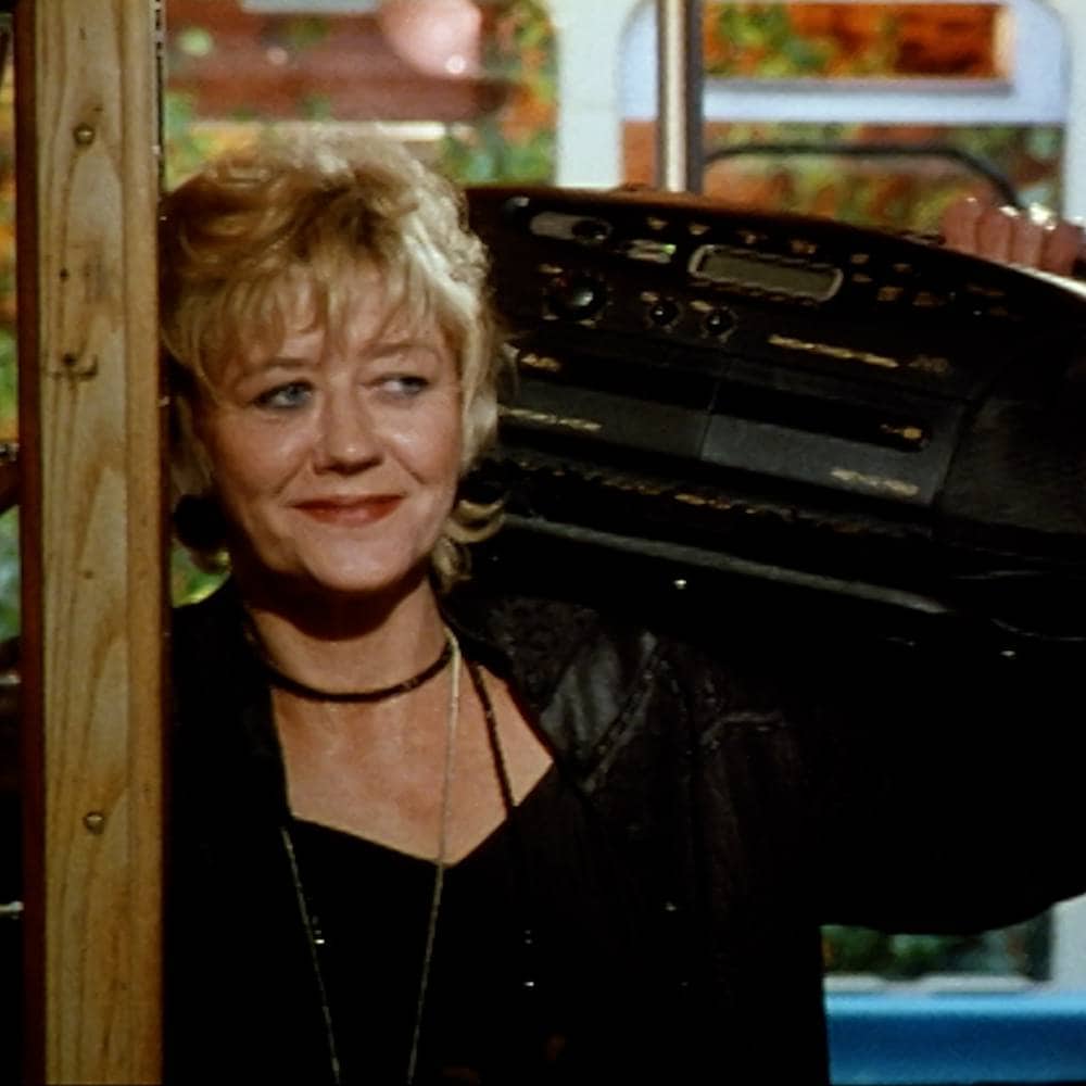 Skuespiller Frøydis Armand er død – NRK Norge – Oversikt over nyheter ...