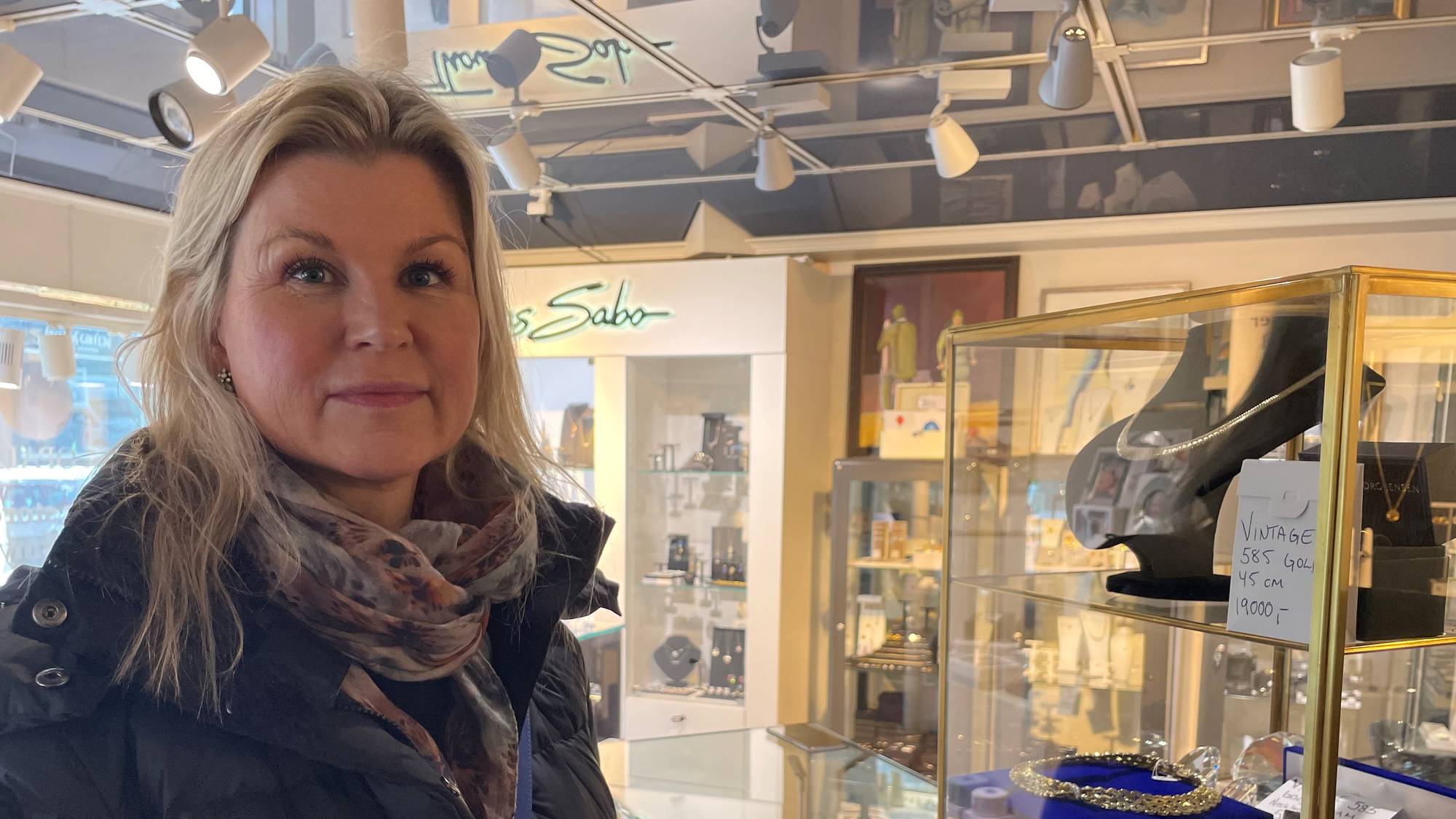 Gullsmed selger vintage smykker – Tise merker en økning – NRK Nordland