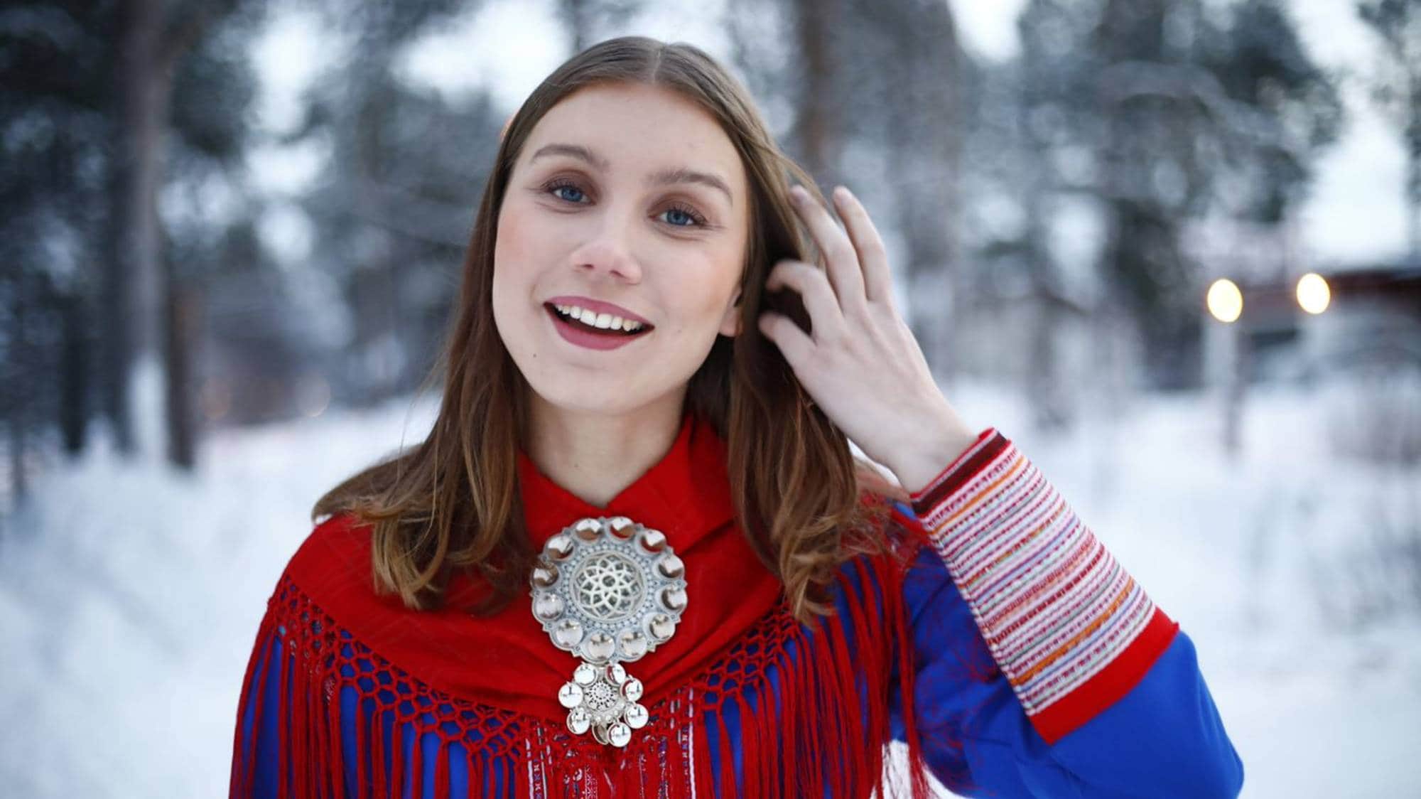 Ella Marie Hætta Isaksen får årets Áillohaš-pris – NRK Sápmi - samiske ...