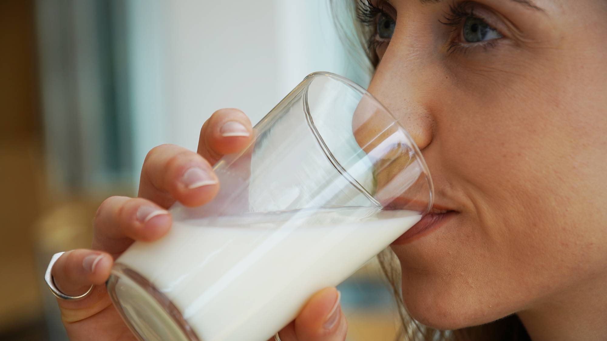 Ny forskning: Mindre helsefare med helmelk – NRK Viten – Nyheter innen ...