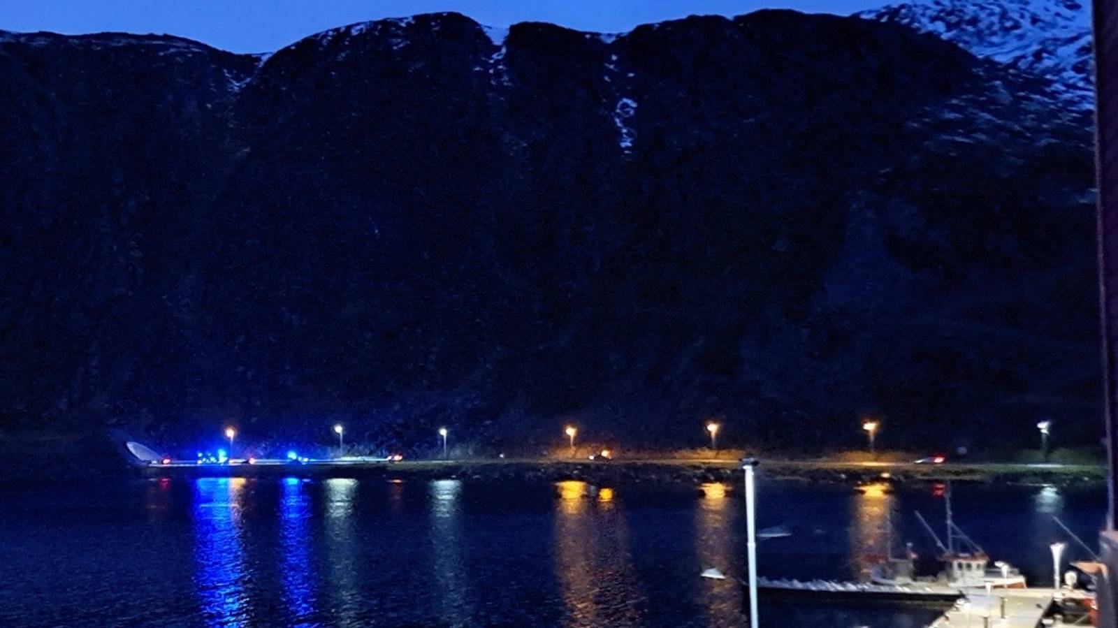 Store steiner over veibanen: – To biler har truffet disse – NRK Troms ...