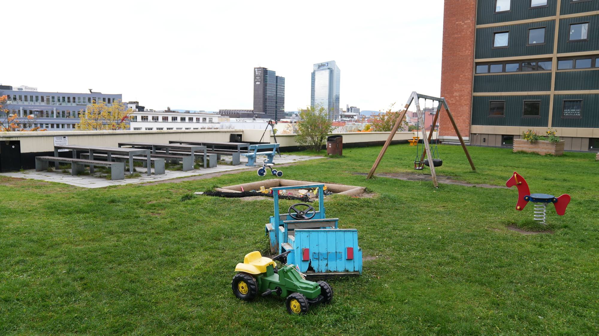 Mor og barn knivstukket ved lekeplass på Tøyen i Oslo: – Sjokkerende ...