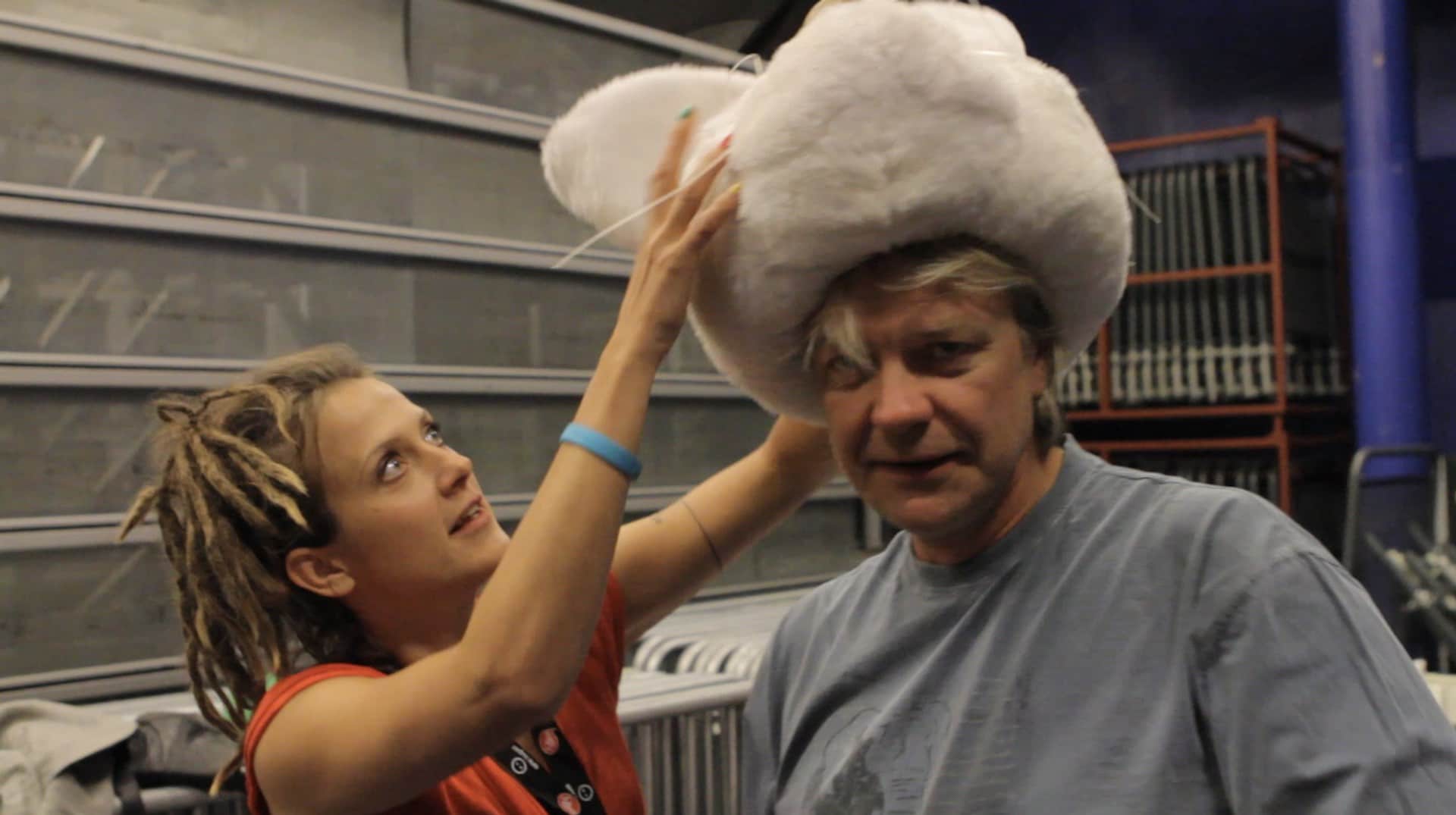 MGPjr videodagbok: Alex og Margrethe i kostymen – NRK