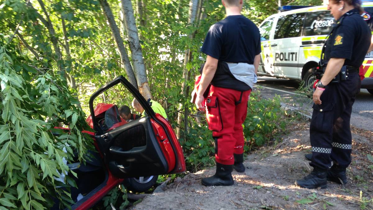 Bil Havnet I Vannet I Siljan Nrk Vestfold Og Telemark Lokale